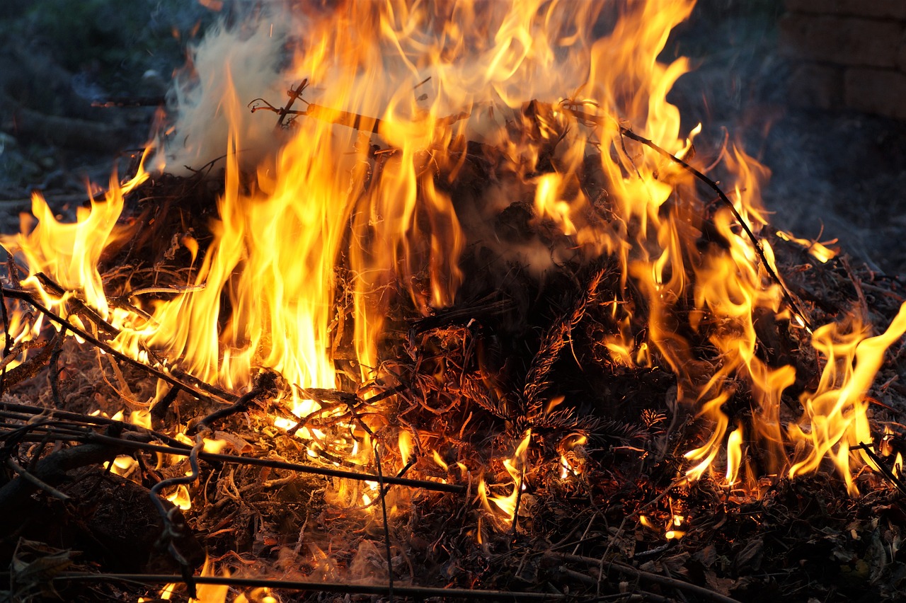 Bonfire advice follows rise in complaints - Pembrokeshire County Council